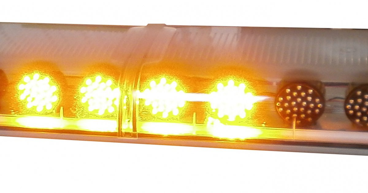 RAMPE LUMINEUSE ORANGE AVEC GYROPHARES LEDS ET PLOTS DEFILANTS - Les rampes